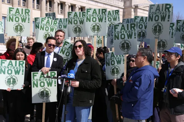 Field Museum workers win first union contract | AFSCME Council 31
